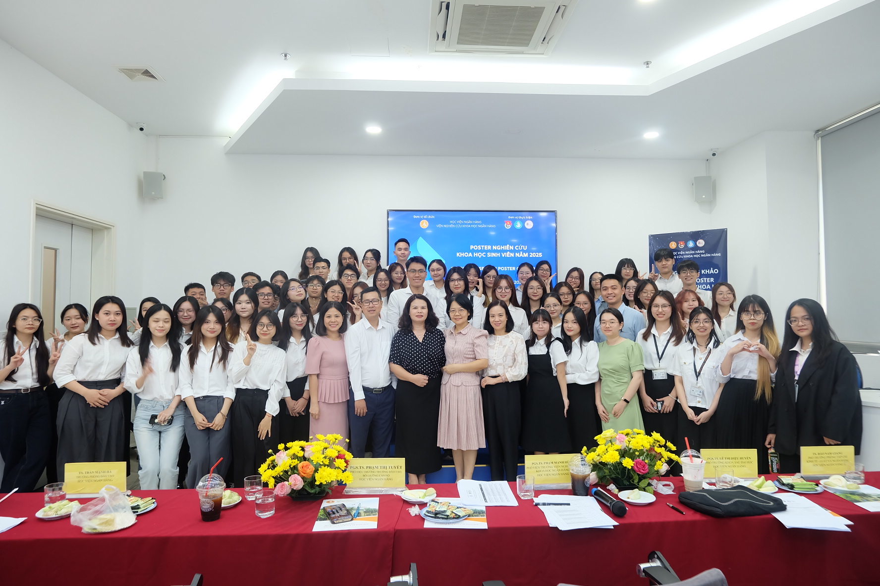 Chung kết cuộc thi “Poster Nghiên cứu Khoa học Sinh viên năm 2025”
